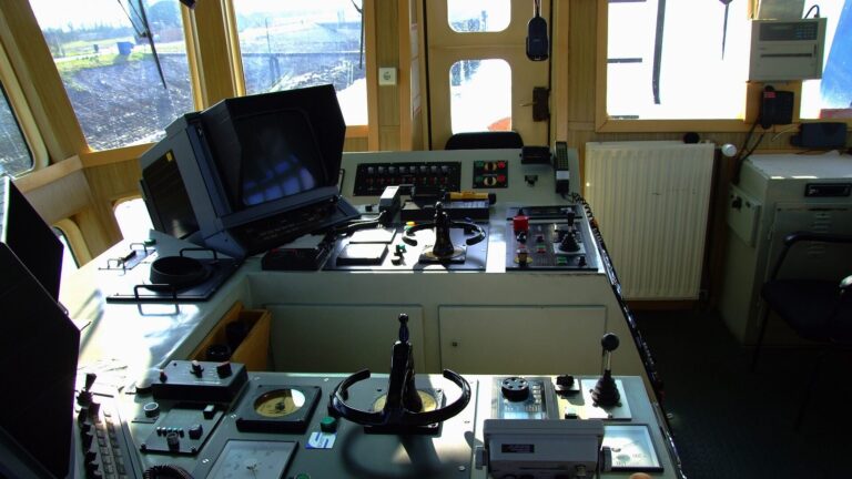 Portside vs Starboard- Navigating the Differences at Sea